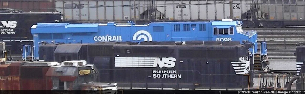 NS 8098 Conrail Heritage Unit